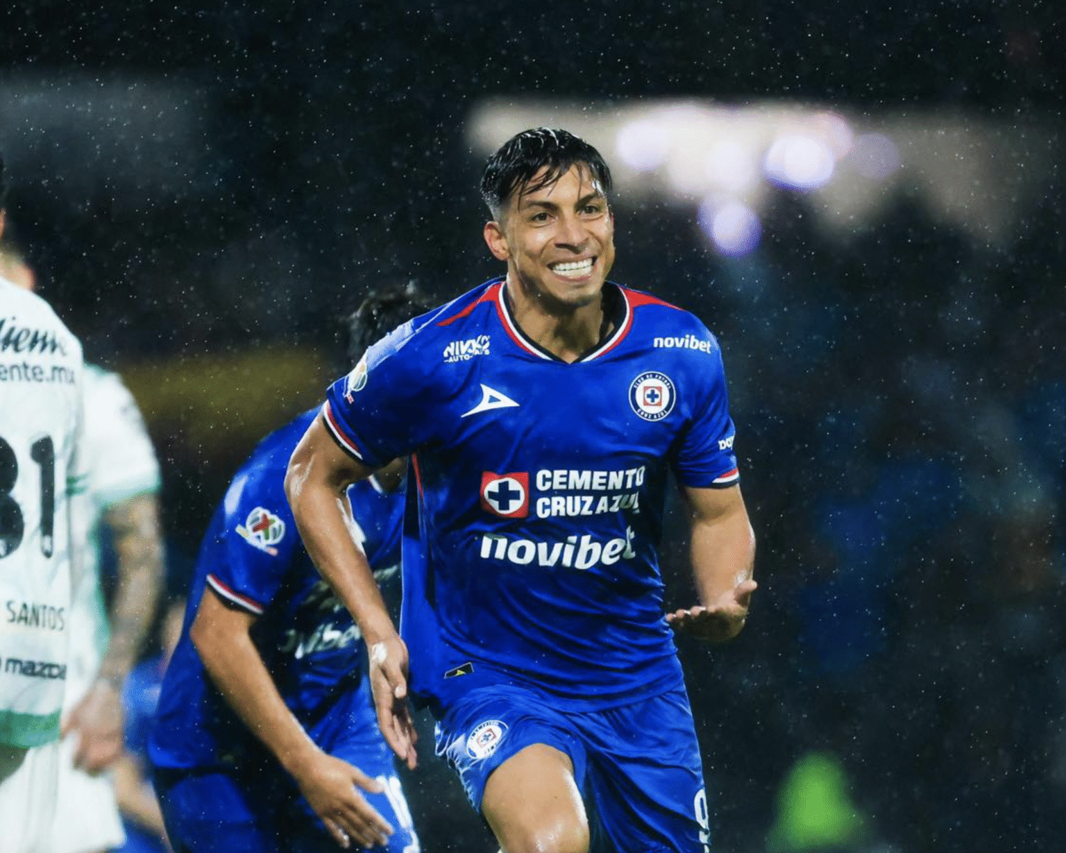 Cruz Azul golea al León bajo la lluvia - Fútbol Mundial