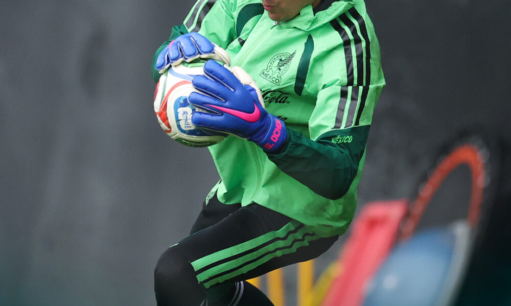 Guillermo Ochoa apunta a su sexto Mundial y contagia liderazgo en la ...